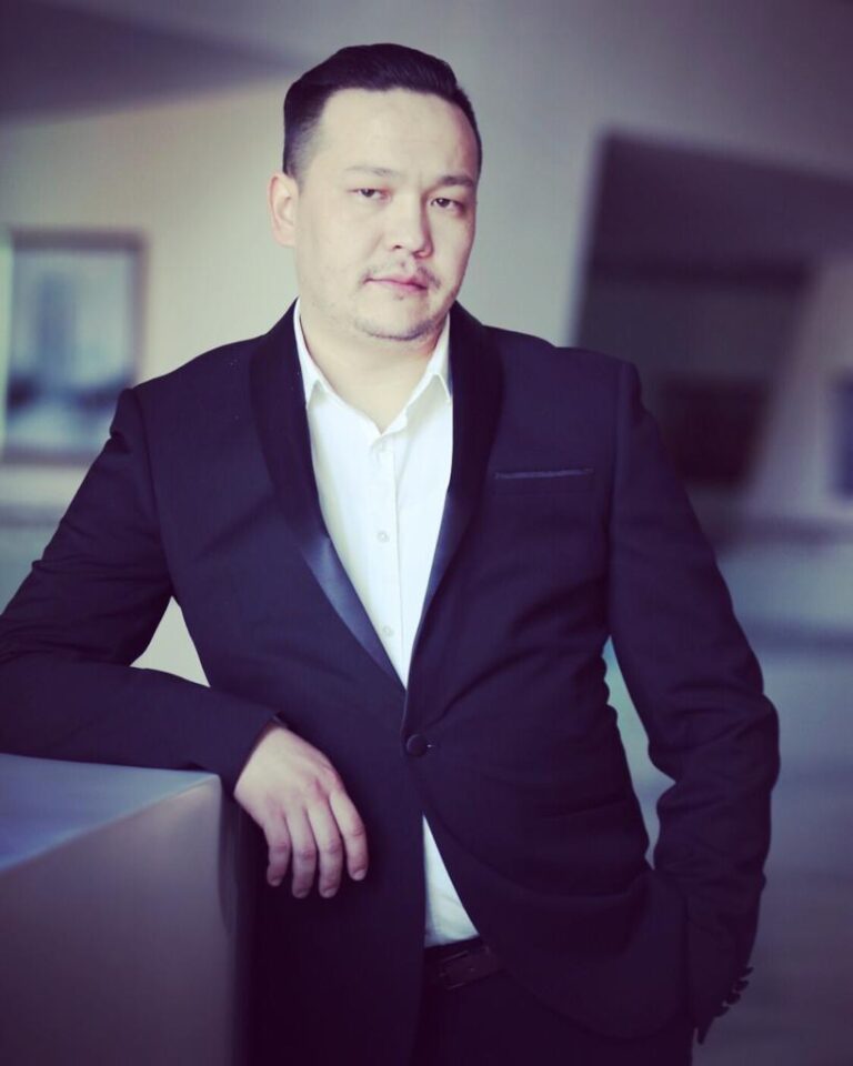 «Они – мои родственные души»: Зарина Божакова стала солисткой группы ...